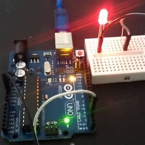 Light Communication Between Two Arduinos