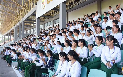 မန္တလေးတိုင်းဒေသကြီးအစိုးရအဖွဲ့ဝန်ကြီးချုပ် ဦးမျိုးအောင်နှင့်ဇနီး ခရိုင