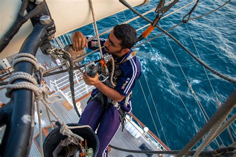 ميناء حمد عمان نهج متجدد سفينة شباب عمان