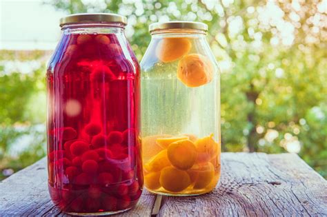 체리와 유리에 살구 설탕에 절인 과일 항아리 수 제 통조림된 과일 그리고 장과입니다 0명에 대한 스톡 사진 및 기타 이미지 0명 과일 노랑 Istock