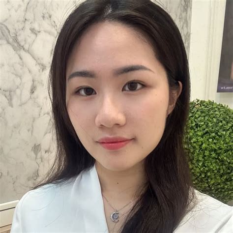 最近和客人聊天發現他們都有悲慘的經驗 那就是付很貴的錢去把眉毛做壞了 重點霧眉師在操作的過程還自己坦承 最近身體不舒服也很缺錢 所以如果霧