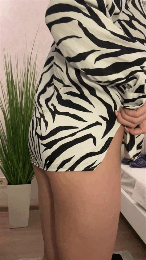 Miniskirts Are Great But This Teacher Prefers You Lift It Up R