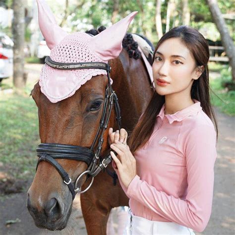 7 Potret Diva Aura Putri Pariwisata Jawa Barat 2024 Idn Times