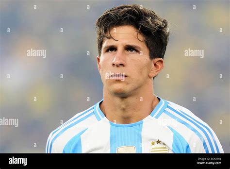 Argentinas Giuliano Simeone Looks On During A World Cup 2026