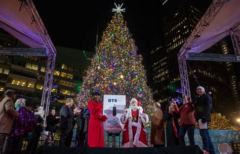 Community Celebrates The 20th Annual Detroit Tree Lighting