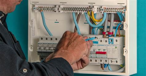 ΑΛΛΑΓΗ ΗΛΕΚΤΡΟΛΟΓΙΚΟΥ ΠΙΝΑΚΑ ΚΑΙ ΕΓΚΑΤΑΣΤΑΣΗ ΣΤΗΝ ΠΑΤΡΑ