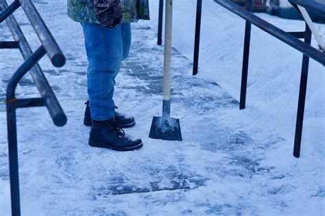 До сих пор не привели в порядок дворы Биробиджана после ноябрьского снегопада