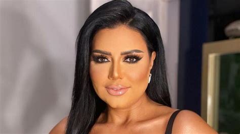 رانيا يوسف تهاجم طليقها بسبب فستان البطانة ونادية الجندي على طول