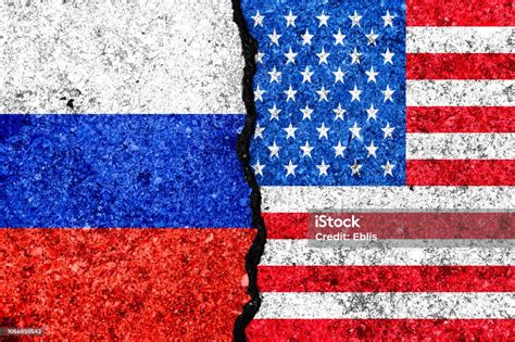 러시아와 미국의 갈라진된 벽 배경 러시아 미국 충돌 개념 대에 그려진 개념에 대한 스톡 사진 및 기타 이미지 개념 개념과 주제 경쟁 Istock