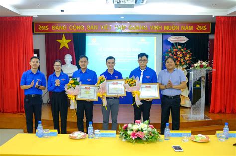 Gắn Biển Công Trình Thanh Niên Chào Mừng Đại Hội Đoàn Khối Doanh Nghiệp Trung ương Lần Thứ Iv