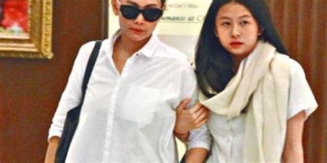 邱淑贞13岁长女气质超优 美艳似母亲手机新浪网