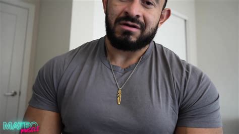 Muscle Hunk Chest Flex In Tight Shirt Xhbygff