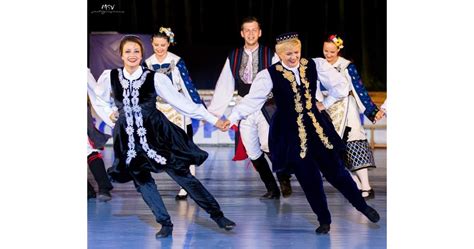 Над 100 актьори и певци в 5 часовата новогодишна програма на БНТ