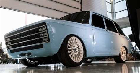 Kalashnikov ผู้ผลิตปืนไรเฟิล เปิดตัวรถยนต์ไฟฟ้า EV ต้นแบบ สไตล์ Retro ...