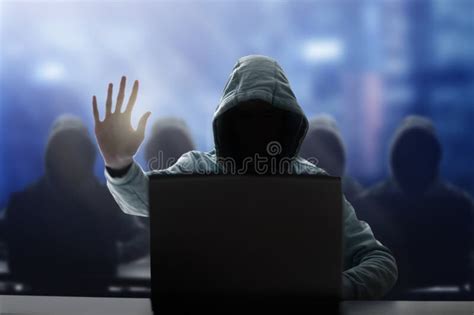 Hacker En Laptop Malware Y Virus Imagen De Archivo Imagen De Binario Estafa 277850935