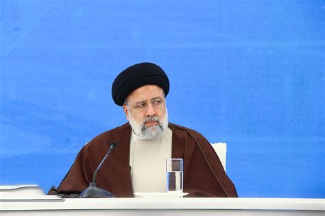 همشهری آنلاین تصویری از نوه شهید رئیسی که به یاد رئیس‌جمهور شهید