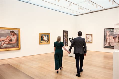 Art Institute Of Chicago Engagement Emma Mullins Photography