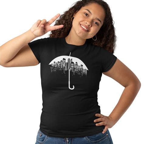 Camiseta Feminina Guarda Chuva Cidade Grande Garoa Prédios Elo7