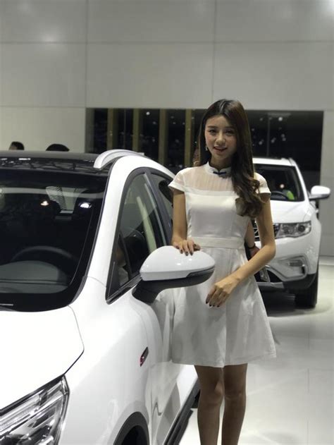 車展不僅比較的是車，靚麗的車模也可以選選哪個更漂亮 每日頭條