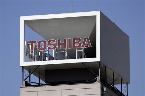 東芝、株主還元今後2年間で3000億円－3社分割の再編計画見直し Bloomberg