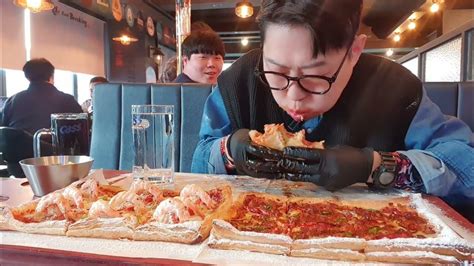 펀비어킹 대왕패스츄리피자 도전먹방 30분안에 다먹으면 상금 100만원 도전먹방상해기유노 Youtube