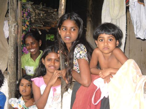 වතු කම්කරු පවුලක දරු පිරිස දෙණියාය ඒන්සාල් වත්තේ වතු කම්ක… Flickr