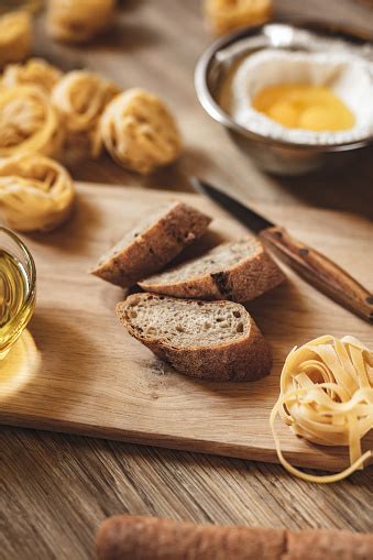 준비 제조 법 빵 피자 스파게티 Ingridients 음식 플랫 누워 부엌 테이블 배경 만들기 0명에 대한 스톡 사진 및 기타 이미지 Istock