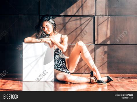 Portrait Fashion Model Image And Photo Free Trial Bigstock