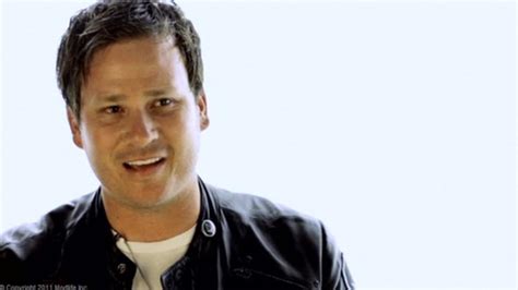 Mantan Vokalis Blink 182 Mengaku Pernah Bertemu Alien Showbiz