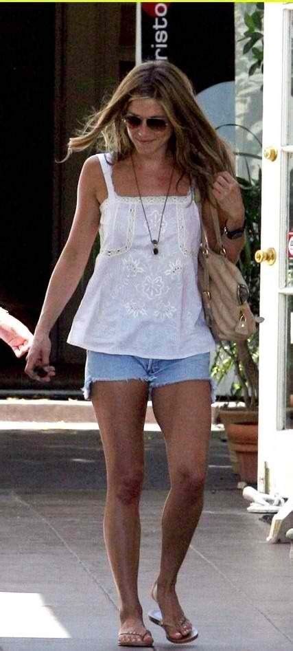 Jennifer Aniston Style Chic Jean Shorts Outfit Jennifer Aniston Jean