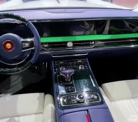 全新红旗l5亮相：首搭40t V8动力，采用双色车身超大连屏内饰车家号发现车生活汽车之家