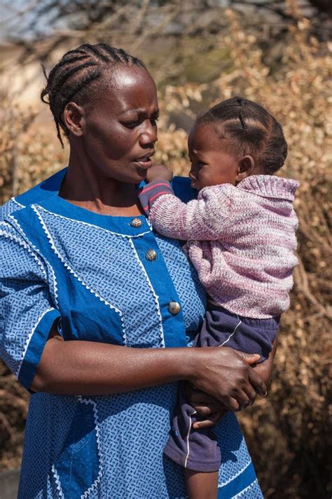 Madre Africana Foto De Archivo Imagen De Madre Afecto