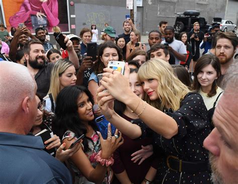 How Taylor Swift Makes And Spends Her Us 740 Million Net Worth The Eras Tour Will Soon Make Her