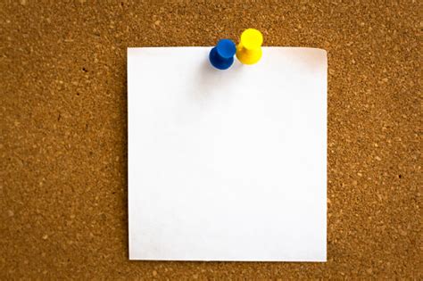 코르크 보드 텍스트에 대 한 빈 공간에 흰색 알림 스티커 메모 0명에 대한 스톡 사진 및 기타 이미지 0명 검은색 공란 Istock