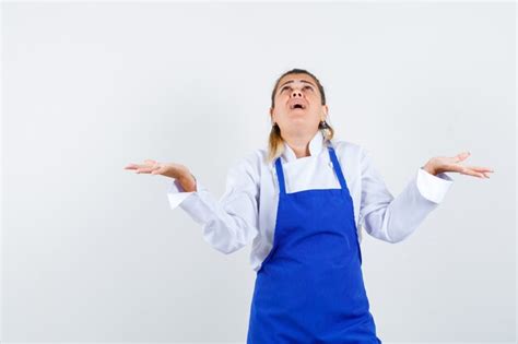 포즈를 취하는 표현 젊은 아가씨 무료 사진