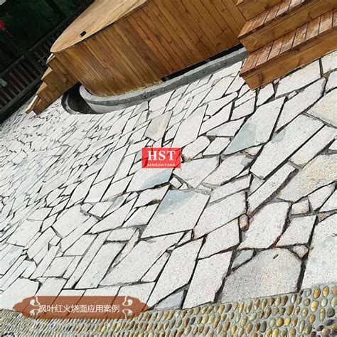 广西柳州程阳桥景区枫叶红石材火烧面应用案例 广西恒石通石材