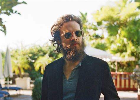 Lyssna Father John Misty Two Wildly Different Perspectives