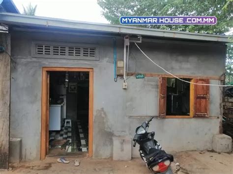 ရပ်ကွက်9 မေတ္တာရောင်ခြည်ဘုန်းကြီးကျောင်းအနီး အိမ်အပါမြေကွက် ပေ30 70ကျော် အရှုပ်အရှင်းကင်း 💁💁ဈေး