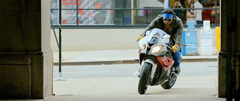 스크린 속의 모터사이클 발리우드 영화에 등장한 Bmw S 1000 Rr 월간모터바이크