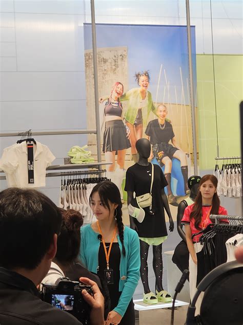 [잡담] 오늘 나이키 강남 일하는 민지🩷 인스티즈 Instiz 연예 카테고리