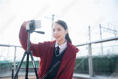 라이프스타일 라이프스타일 주제 햇빛 빛효과 출석 움직이는활동 고등학생 초중고생 1인미디어 사회이슈 신조어 한단어 셀프카메라 사진촬영