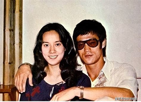 李小龙死在她床上，向华强娶她为妻，这个叫丁佩的女人有多狠？经历生活人生