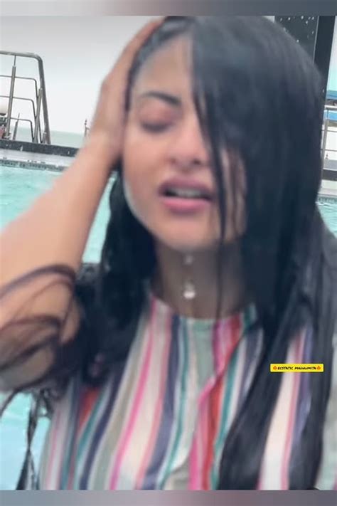 কথা সিরিয়ালের জুনি শ্যুটিং এর ফাকে কোথায় গিয়ে কী কান্ড করছে দেখুন😱