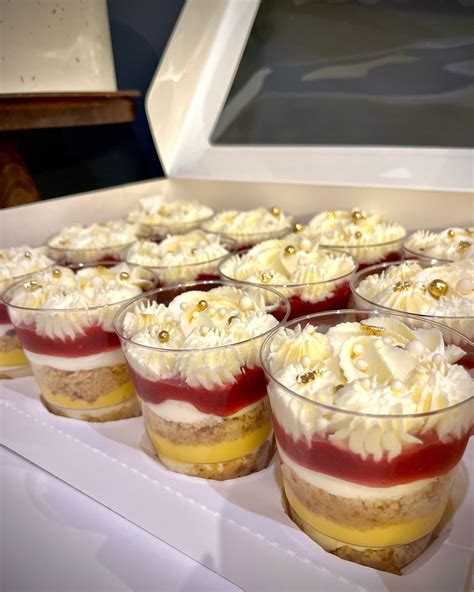 Свадебные торты на заказ Сергиев Посад Свадебный набор торт и трайфлы манго клубника 🥭🍓