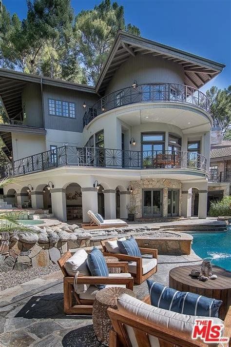 See Photos Of Selena Gomezs New 49 Million Encino Mansion
