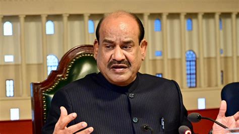 जगदंबिका पाल ने ओम बिरला को सौंपी वक्फ विधेयक पर Jpc की रिपोर्ट 15