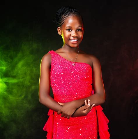 Hi Friends 🤗🥰 Let Me Reintroduce Myself 🤭 I Am Now Miss Golden Stars