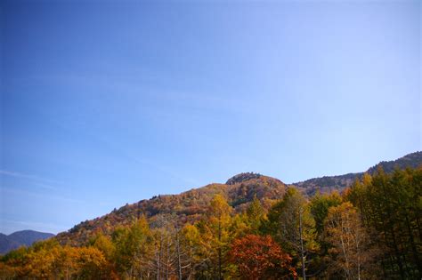 秋の山と空の無料写真素材 フリー