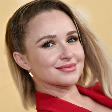Hayden Panettiere Shows Off Vivid Pink Hair Transformation