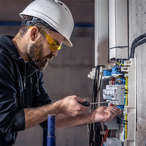 Female Construction Worker Says Those Struggling To Find Work Should Try Blue Collar Jobs